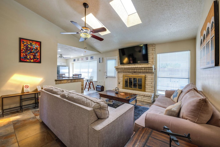 Family-friendly Home W/ Hot Tub In San Antonio! - San Antonio, TX