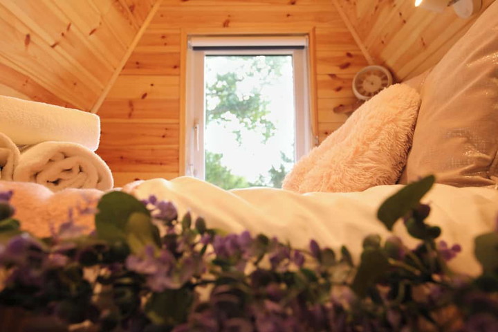 Dog-friendly Woodland Hideaway: A Quirky, Romantic Escape With Hot Tub - Suffolk