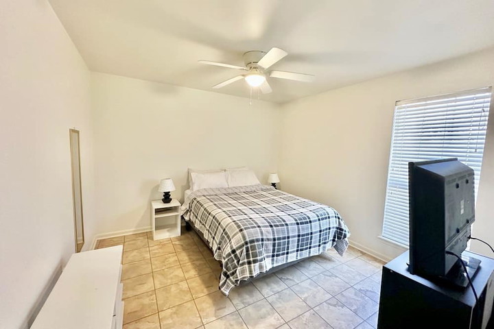 Relaxing 2-bedroom Home In The Heart Of West Little Rock With A Hot Tub. - Little Rock, AR