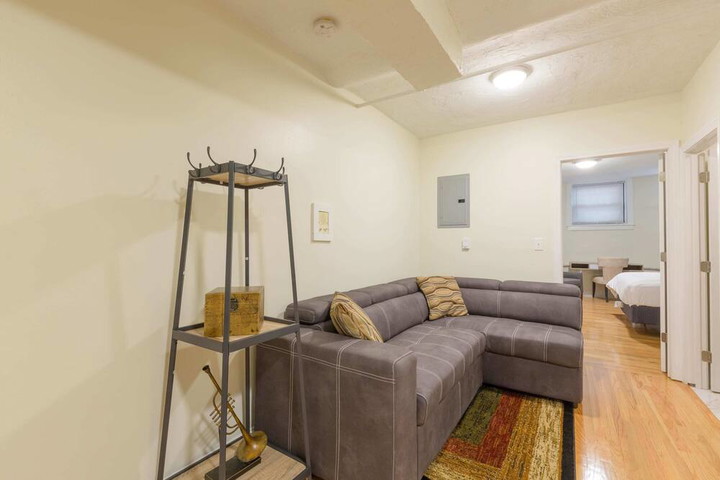 Free Parking At 1 Bed Basement Apt, Near Bu & Mit - Nahant, MA