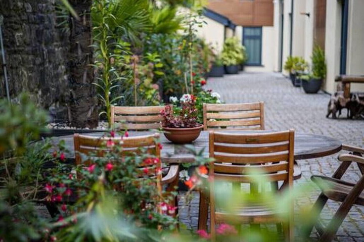 Charming Double Room Courtyard View - Cardiff