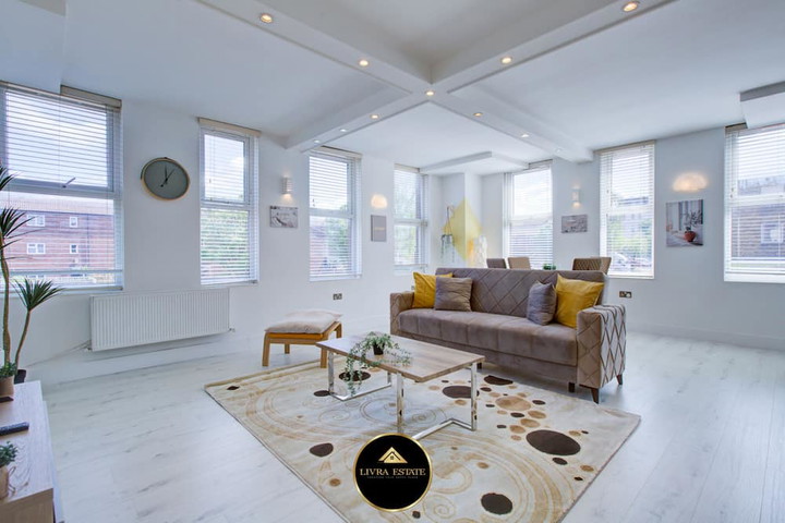 The Sunshine, 1 Bed Apartment, High St, Sutton - Epsom