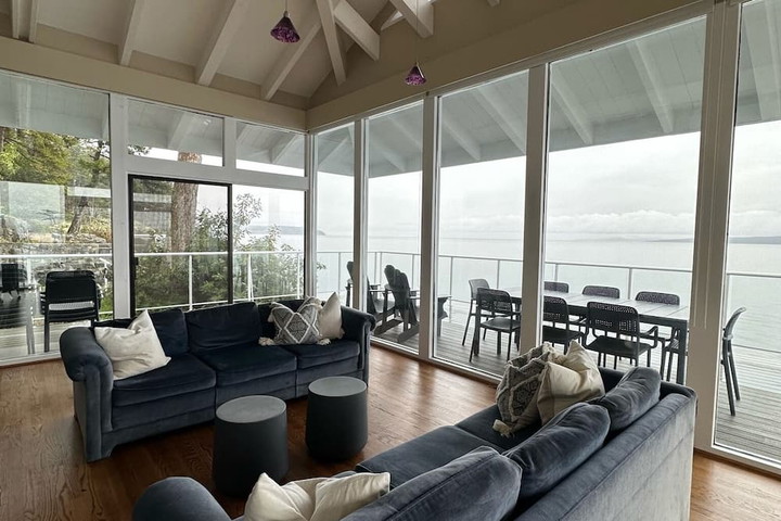 Villa Sol Private Oceanfront W/ Sauna + Hot Tub - サンシャイン・コースト・リージョナル・ディストリクト