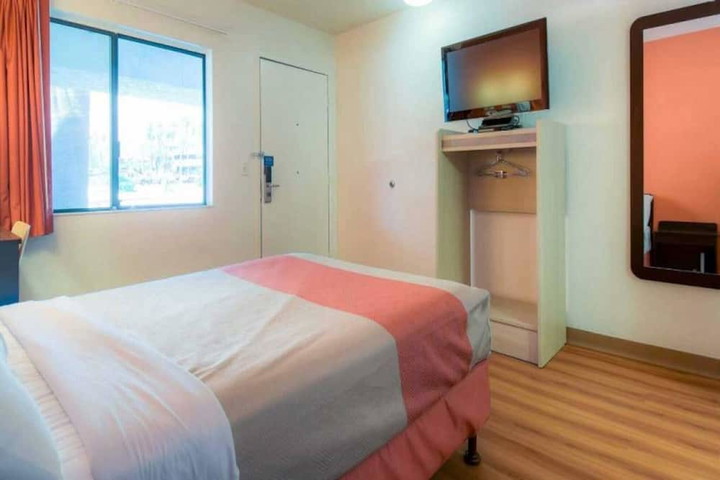 1 Queen Bed|smoking,mini Fridge - Palm Springs, CA