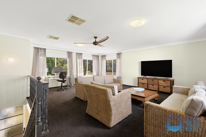 Family Home Across From The Park In Mandurah Suburb - Pinjarra