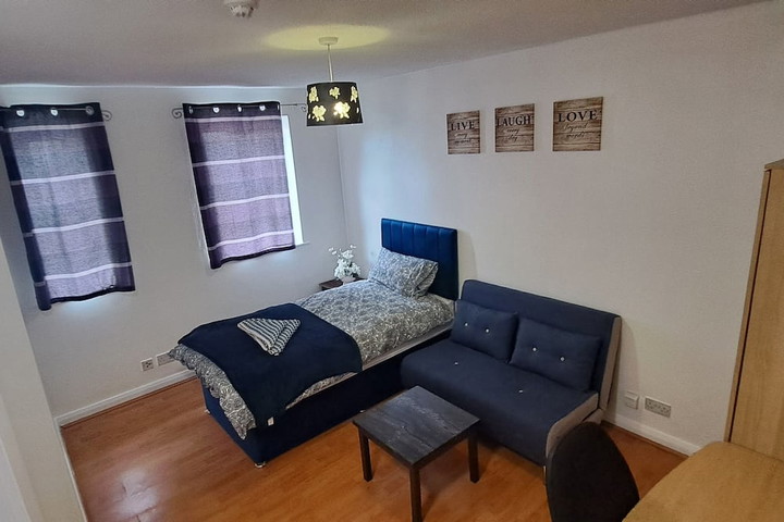 1 Min Walk From Mri 5 Mins Walk From The Uni 2 Mins Walk From Rusholme Car Park - Manchester