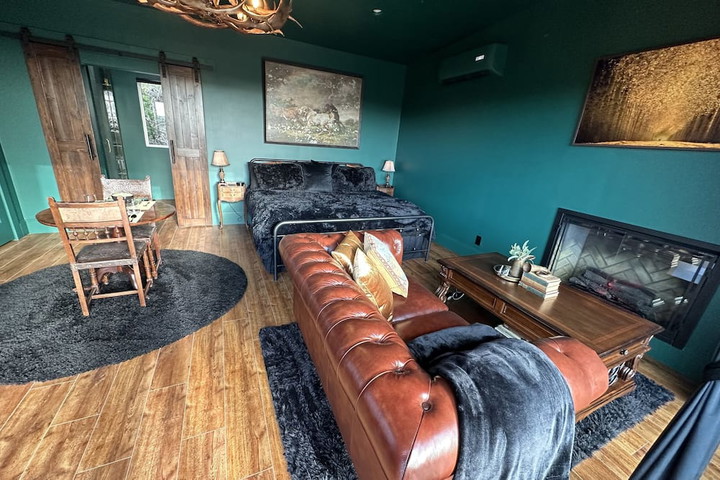 Grantham House Cozy Hill Country Stay - San Antonio, TX