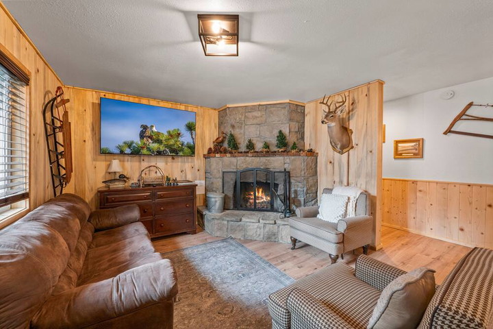The Hideaway - Hot Tub + Fenced Yard | Walk To Lake - Big Bear Lake, CA