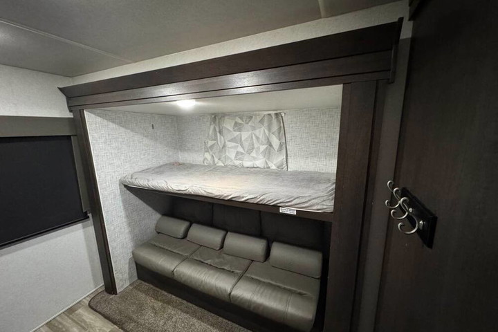 Enjoyable 2-bedroom Recreational Vehicle With Ac In Lovely Fairfield - California