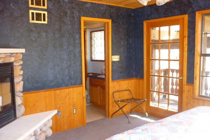 7-bedroom Riverbank Treehouse Lodge With Terraced Access To The Guadalupe River! - Texas