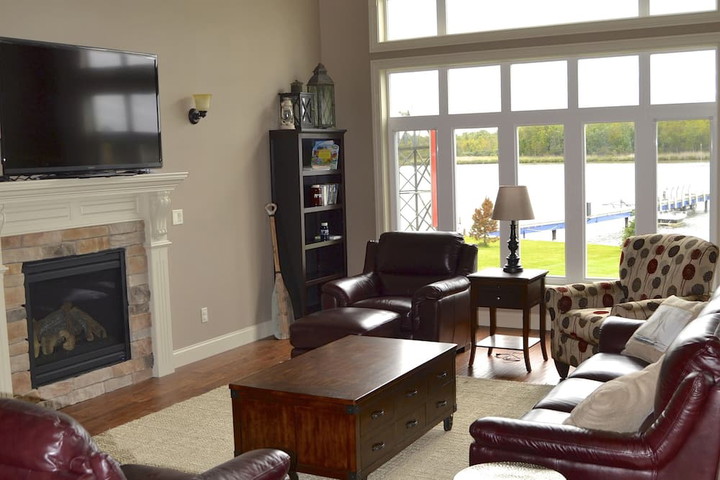 Beautiful Waterfront Home With Swimming Pond - North Unit - Sturgeon Bay, WI