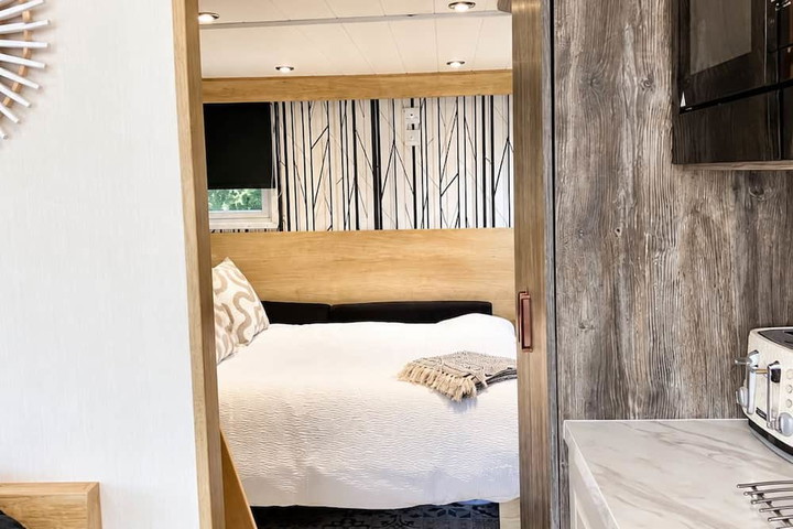 Lodge With Hot Tub & Views, Narberth, Pembrokeshire. Beaches & Dog Friendly - Wales