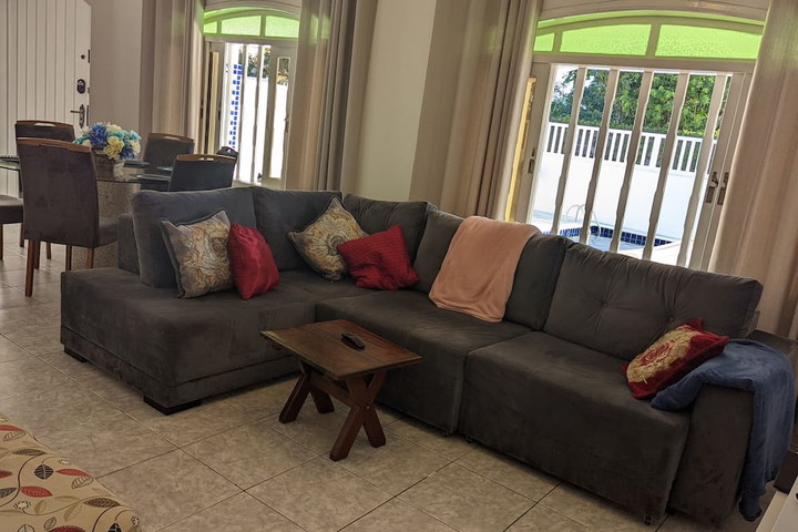 Very Spacious And Comfortable Home With Large Pool, Only 190 Meter To The Beach. - Peruíbe