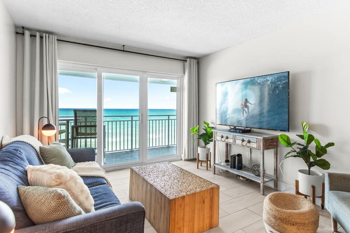 Penthouse Paradise: Oceanfront Condo W/ Stunning Views + Beach & Pool Access - Satellite Beach, FL