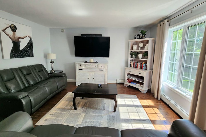 Gamwell Getaway - Spacious 5 Bedroom Home With 2 Living Areas! - Charlottetown