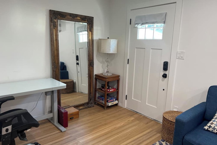Charming 1-bedroom House With Wifi And Kitchen In Santa Clarita - Santa Clarita, CA