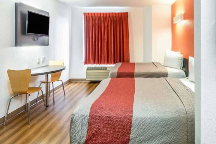 2 Full Beds | Non-smoking - Worth, IL