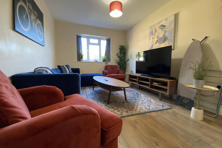 Burnham / Slough Spacious Six Bedroom House - Beaconsfield, UK