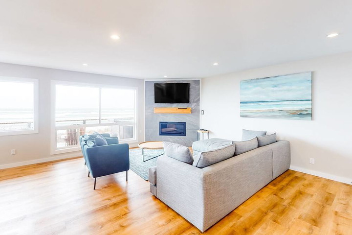 Cape Cod Cottages #10 - Beachfront With Hot Tub! - Waldport, OR