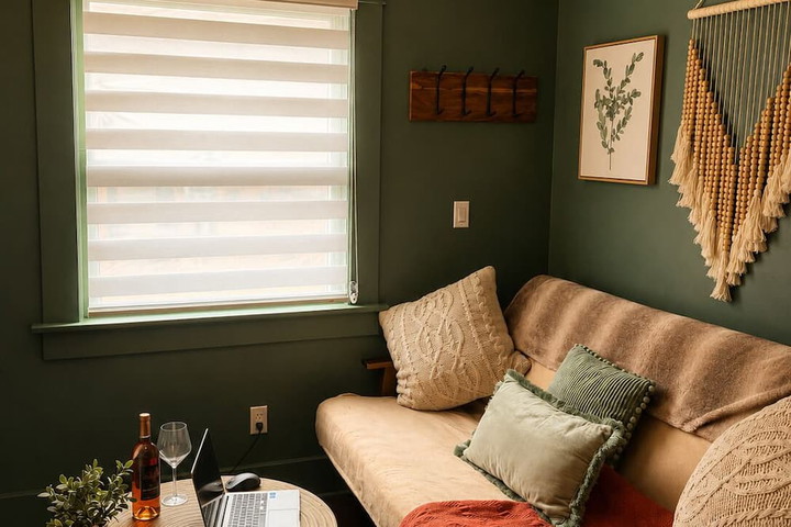 Private Suite Near Fairplex & Downtown Pomona + Historical Neighborhood, - Claremont, CA