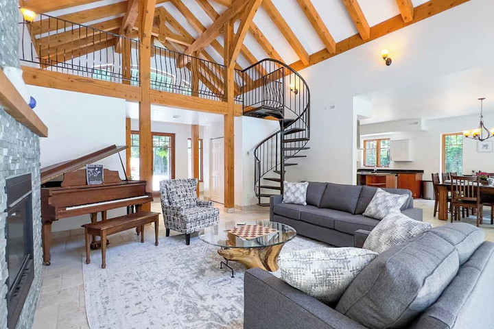 The Stonewood, Hot Tub, King Bed - Bayfield