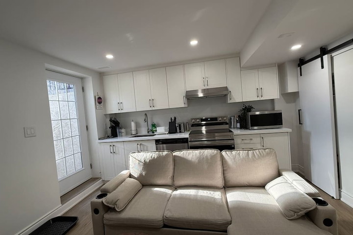 Modern 2br Suite W/ Kitchen - Burlington