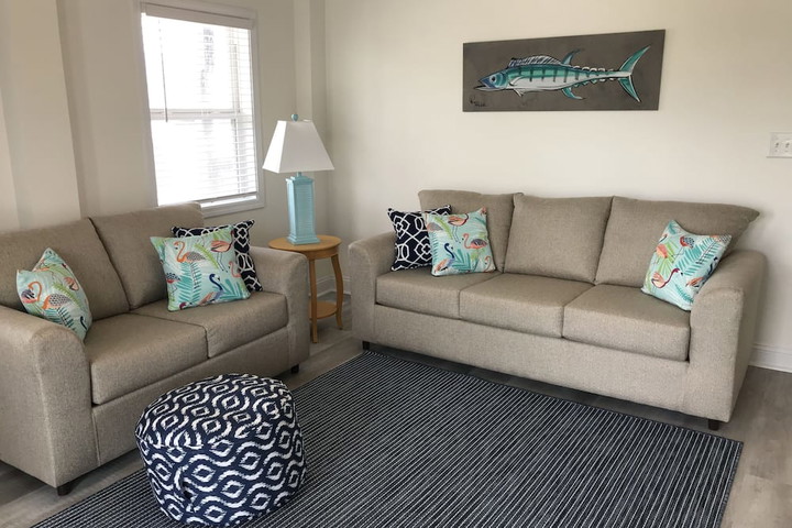 Newly Remodeled &100 Steps To The Beach Access. Very Clean And Close To Beach. - Emerald Isle, NC
