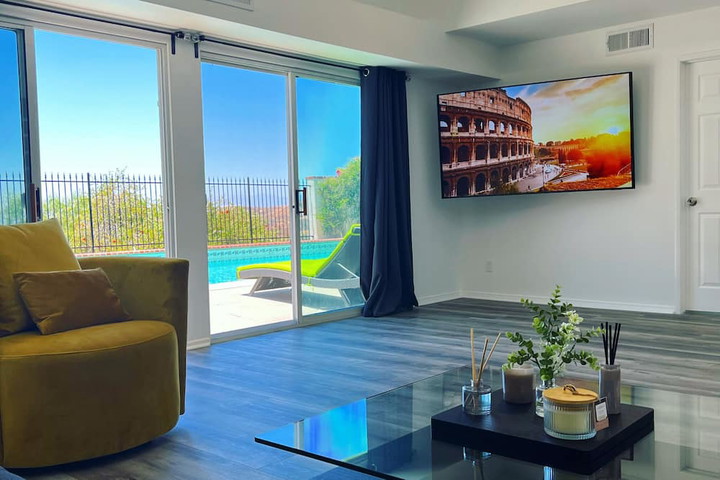 Cheerful Four Bedroom House With Charming View! - Santa Clarita, CA
