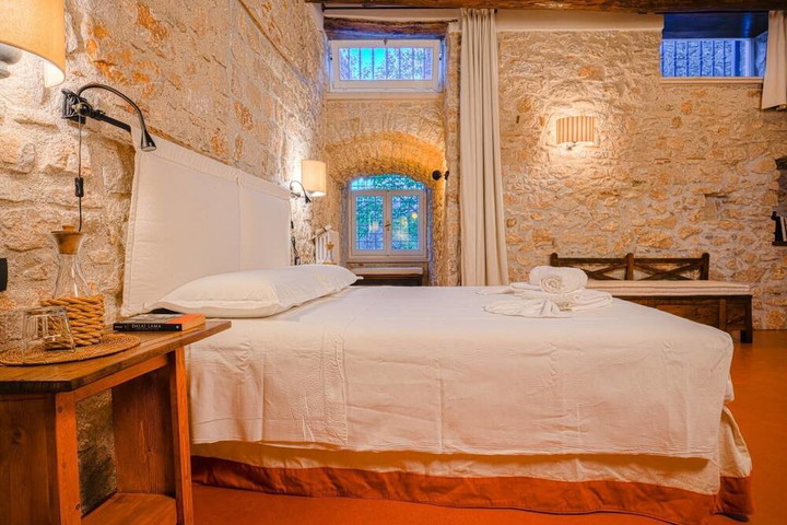 Macchiaroli La Gioiosa Castle The Magic Of A Medieval Castle In Teggiano - Atena Lucana