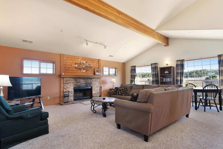 Spacious Home Only 1 Block From Beach & Across The Street From Horseback Riding - Bandon, OR