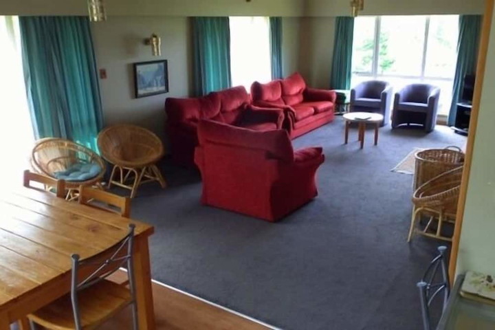 Cosy Spacious Chalet Experience. Beautiful Views. - Hanmer Springs