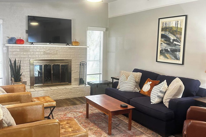 Stop And Stay At The Stoplight Waterfront Cottage With A Private Boat Dock! - Granbury, TX