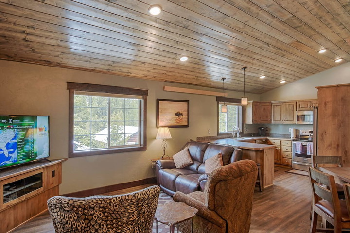 Blue Grouse Vacation Rental - - West Yellowstone, MT