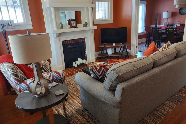 Historic Craftsman Bungalow Near Winston Salem, Wineries And Mountain Activities - Winston-Salem, NC