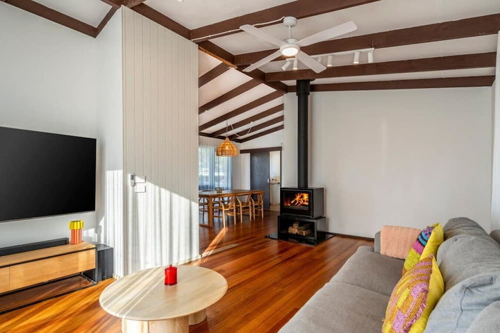Whitehouse; Beachside, Fireplace, Pet Friendly - Point Lonsdale
