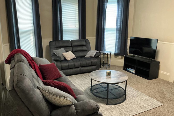 Cozy Columbus Apartment - 1 Mile From Cummins Hq & Downtown - Columbus, IN