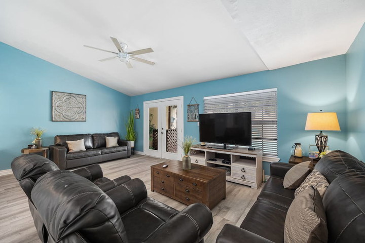 Treasure Island Private Pool 2 Min Walk To Beach - South Padre Island
