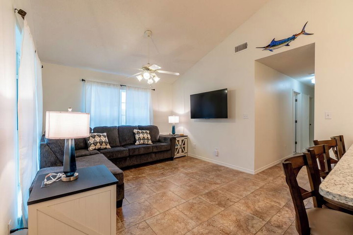 Charming 3-bedroom House With Wifi, Ac 4.6 Miles Away From Navarre Beach. - Navarre, FL