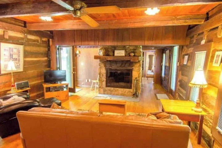 Authentic Log Cabin Near Biltmore House - 阿什維爾