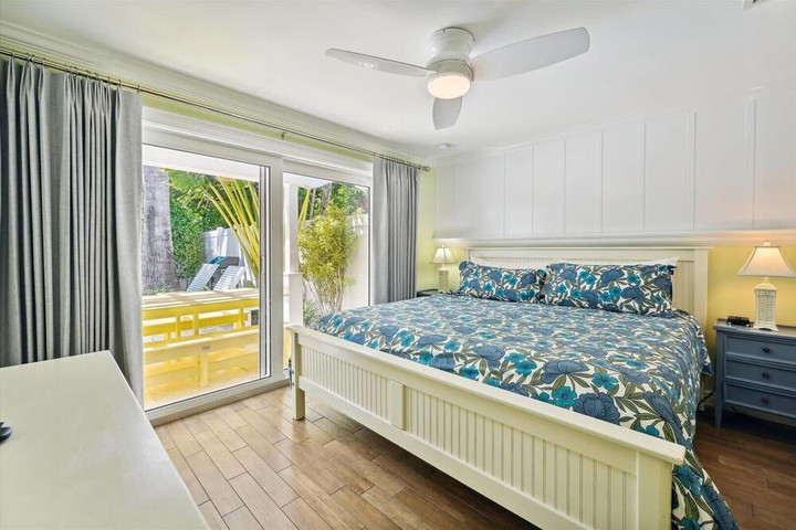 Two Bedroom Cozy Island Home Right Around The Corner From Gulf Beaches. Lots Of Amenities! - Anna Maria Island, FL