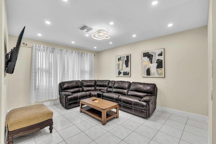 Beautiful Luxury Waterfront Heated Pool Home In Fort Lauderdale - Miramar, FL