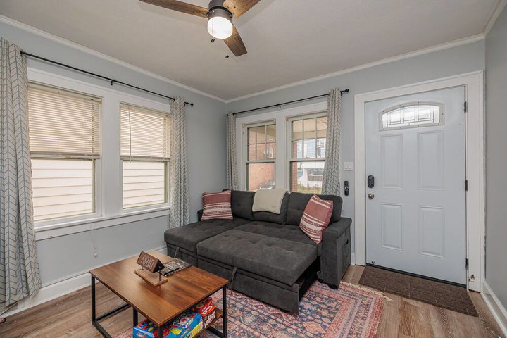 Updated Cleveland Apt: Heart Of Little Italy! With Massage Chair & Hot Tub! - Cleveland, OH