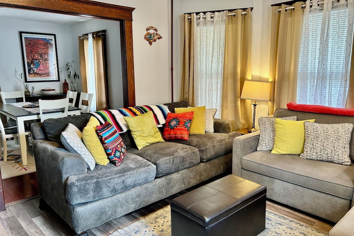 Cozy First Floor Apartment. Located In A Quiet Neighborhood. - Springfield, MA
