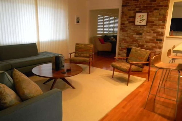 Charming 2 Bedroom Monterey Home Nestled Amongst The Trees 5 Mins From The Ocean - Monterey