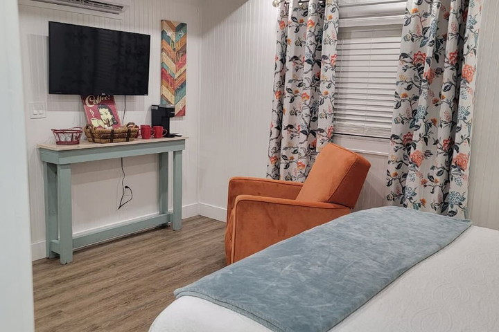 Vintage Charm On Peaceful Mini Farm - Pet Friendly - The Villages, FL