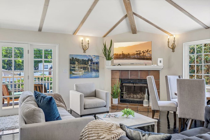 Charming 4br/3ba Getaway, Walk To Downtown Santa Barbara & Beach, Sleeps 8 - Santa Barbara, CA