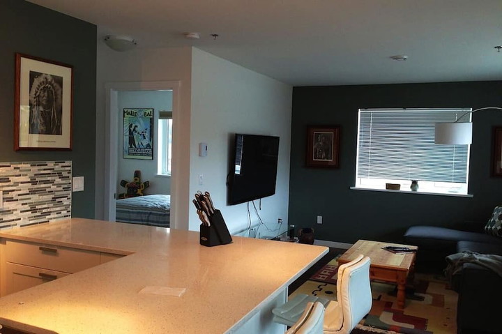 2 Bedroom Apt River & Mountain Views , In The Heart Of Whitehorse - Whitehorse