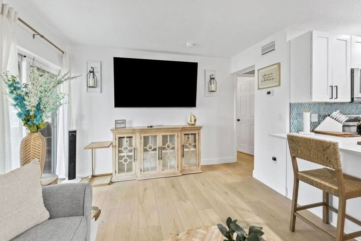 Gorgeous Water Front Condo In Madeira Beach - Madeira Beach, FL