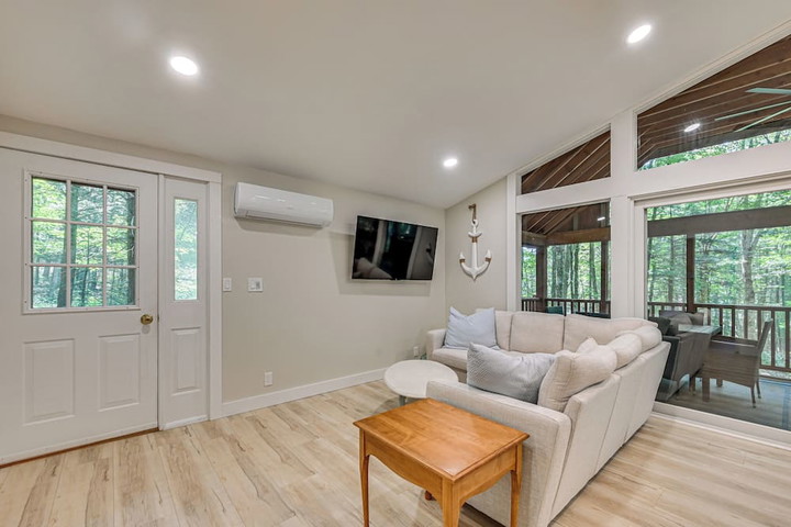 Screened Porch & Lake Access! Tolland Haven - The Berkshires, MA