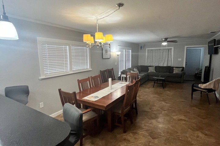 Charming, Spacious, 2-bedroom House With Wifi, Ac In Enjoyable Rio Hondo. - Harlingen, TX